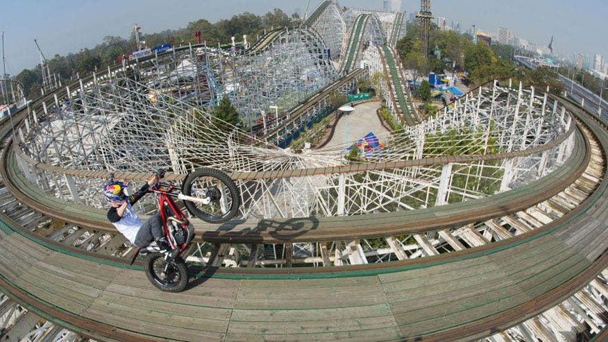 Crazy moto rider conquers giant Mexican roller coaster | Fox News