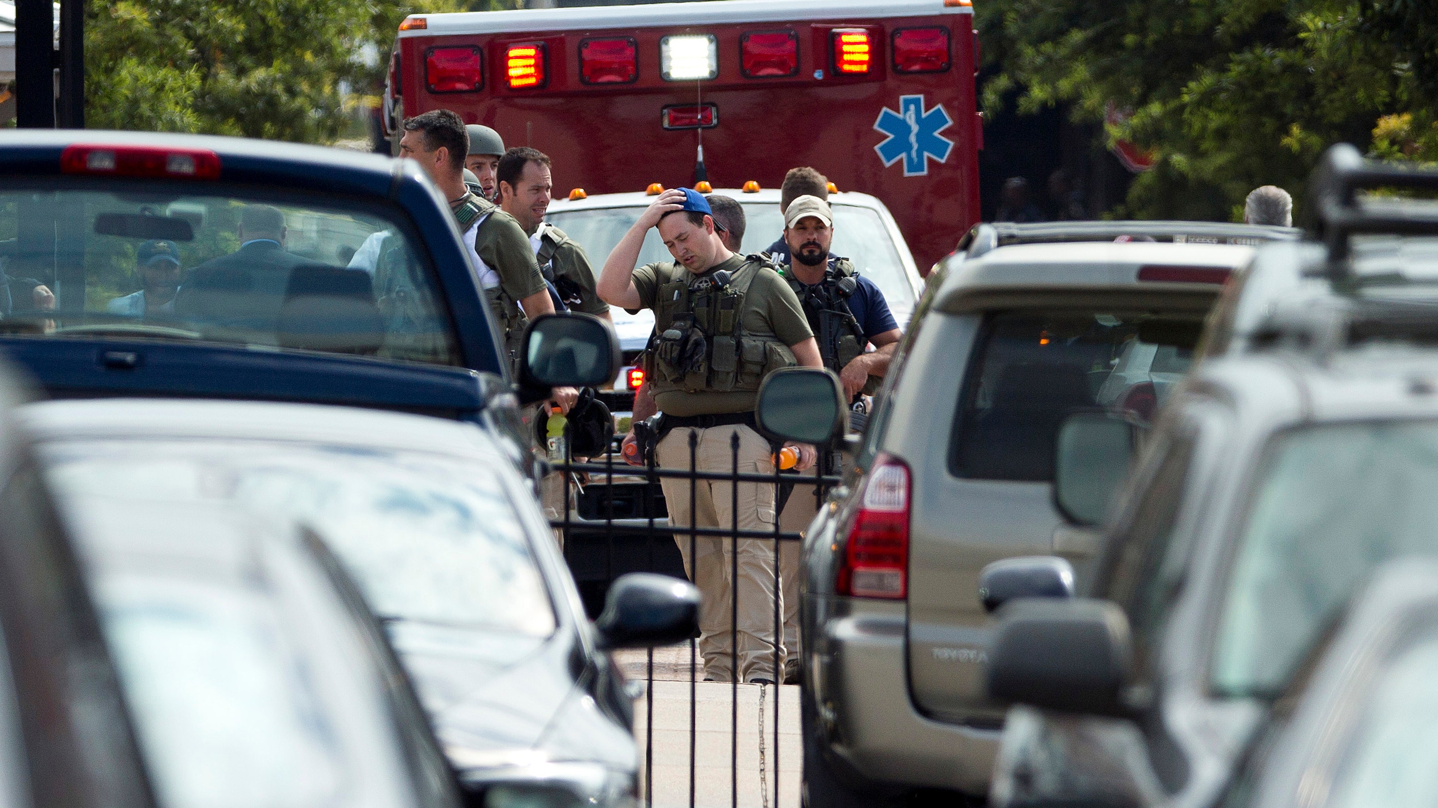 Lawmakers raise alarm after radio failures during Navy Yard shooting ...