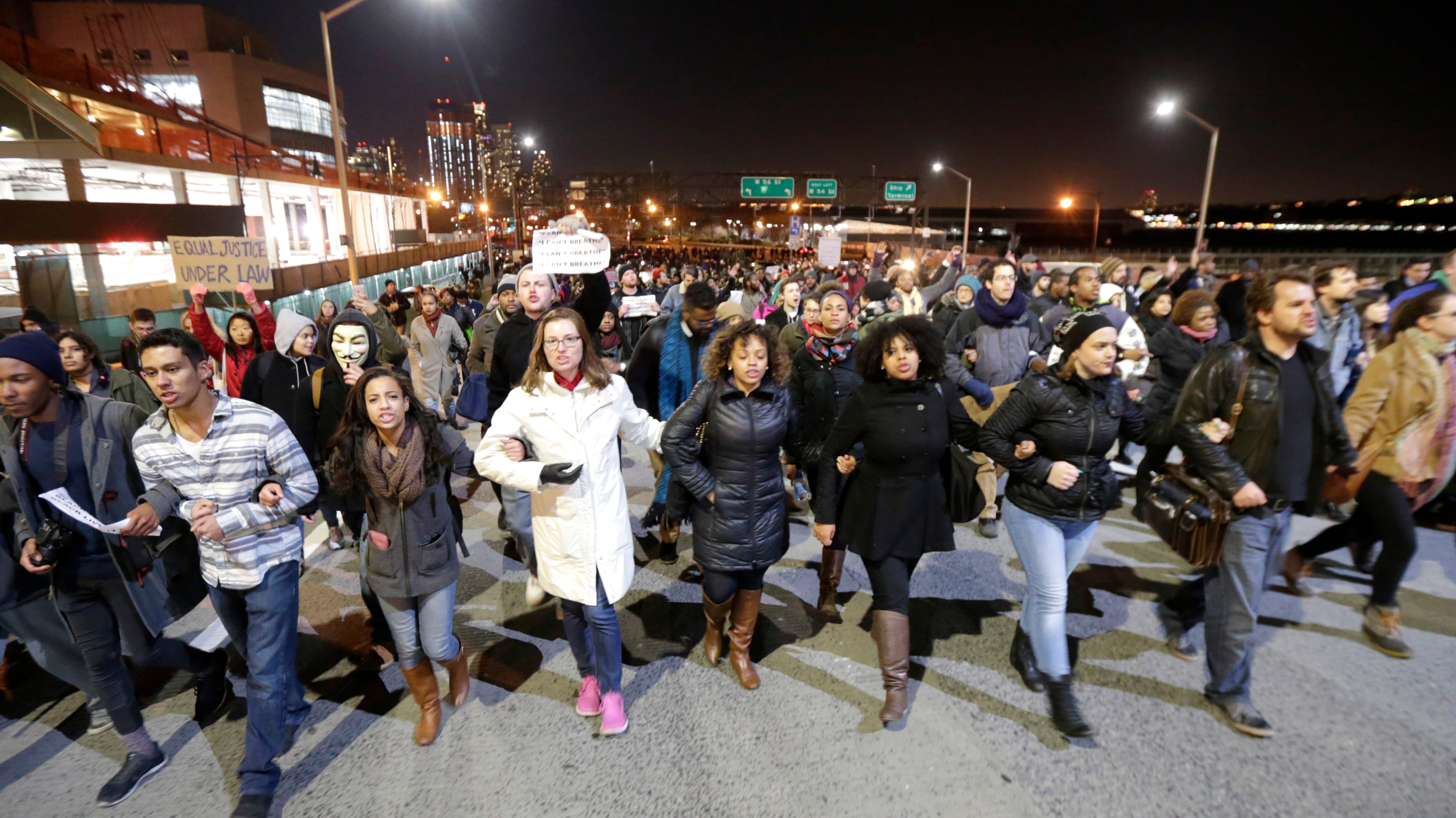 Eric Garner protests lead to numerous arrests in New York City, reports ...
