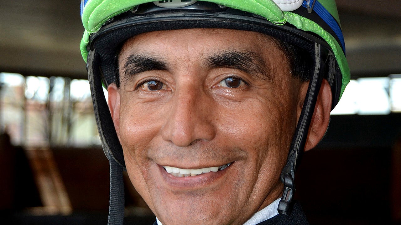 Renowned jockey dies after falling off horse headfirst during race ...