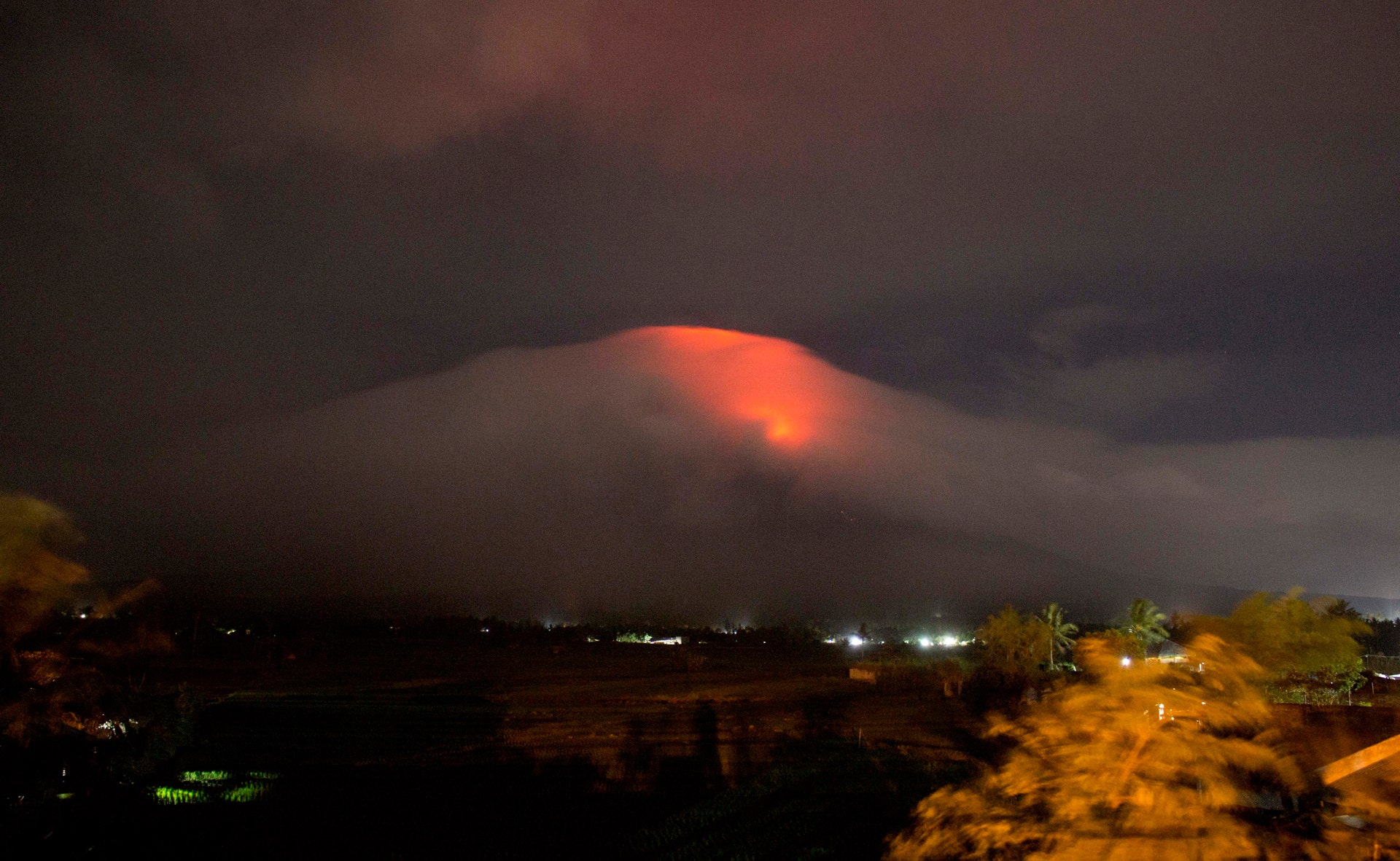 Thousands displaced as Philippine volcano erupts and lava flows | Fox News