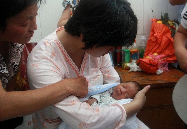 Chinese baby 'sold by doctor' reunited with parents | Fox News