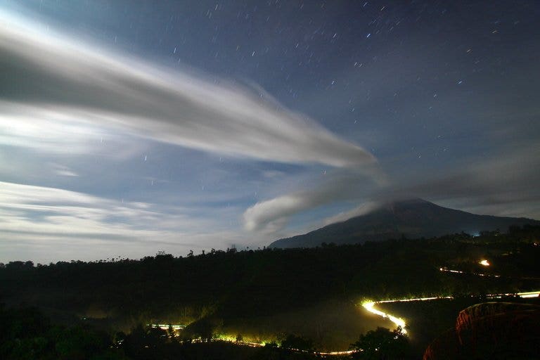 Thousands flee as Sumatra volcano erupts | Fox News