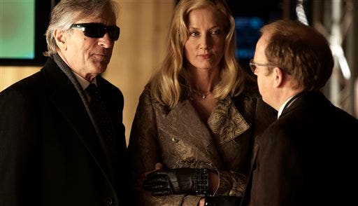 Robert De Niro thriller ‘Red Lights’ dimmed by gimmicks, but keeps ...