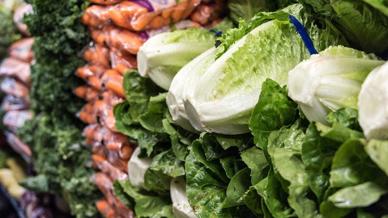 Death toll hits 5 in E. coli outbreak tied to romaine lettuce | Fox News