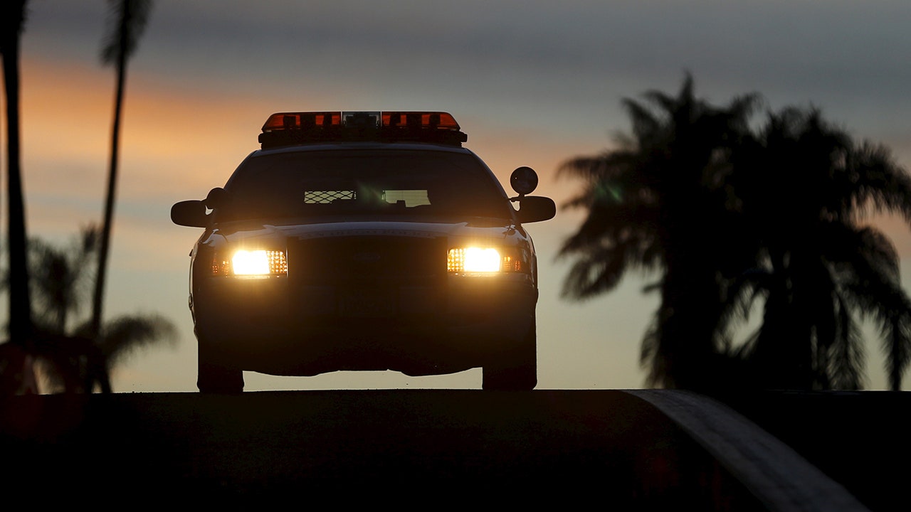 Armed robber locks keys inside getaway car, smashes window | Fox News