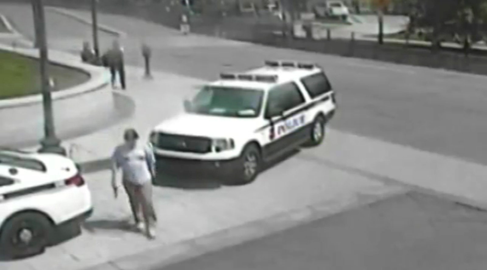 Suspect shot by Secret Service for refusing to drop gun near White ...