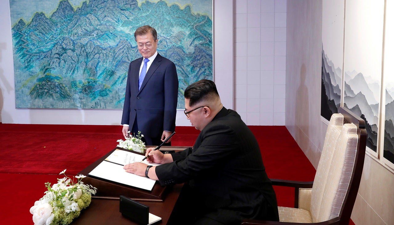 Kim Jong Un pens message of peace in South Korea's Peace House | Fox News