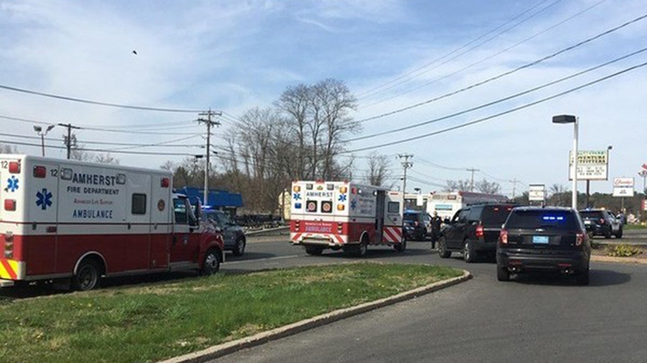 Woman slashes throats of 2 people in 'unprovoked attack' on bus | Fox News