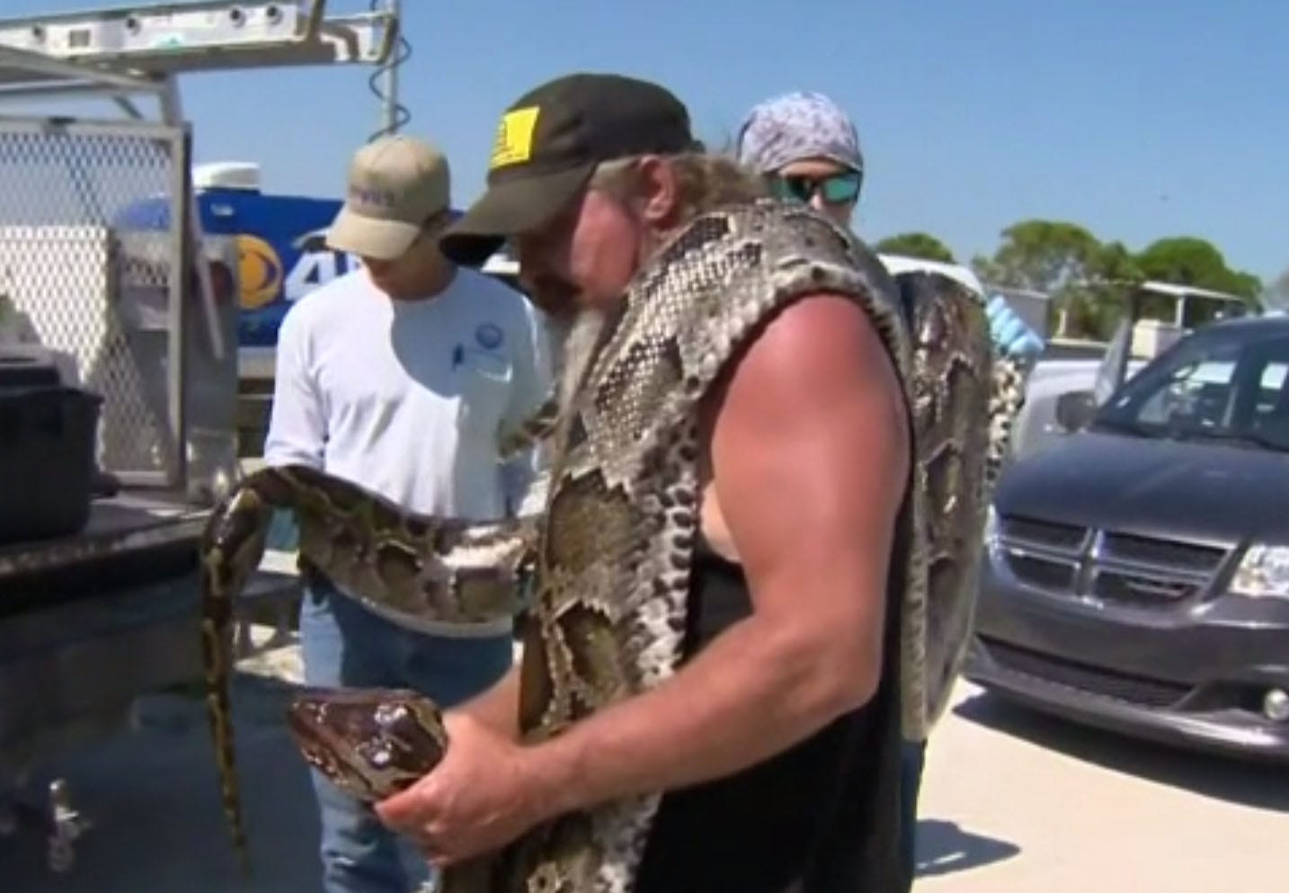 Snake hunter gets big paycheck after catching longest snake of the ...