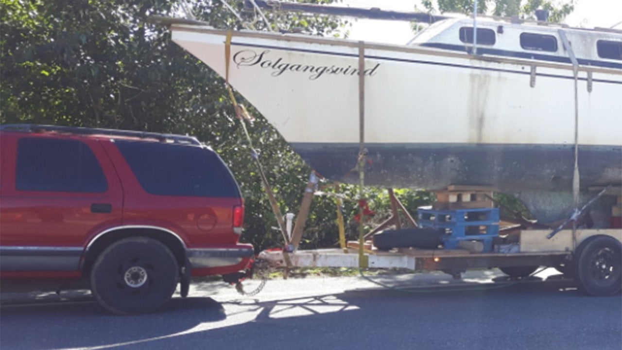 Police pull over SUV towing boat trailer made with wood pallets and ...