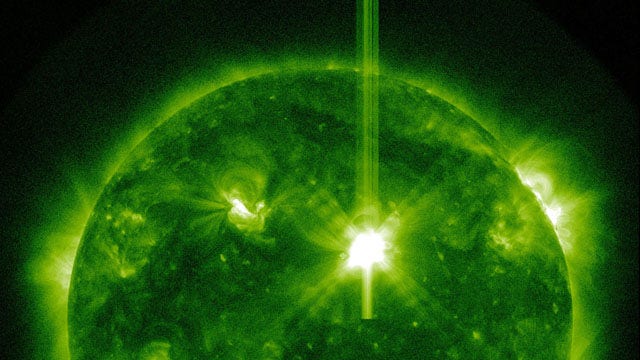 Major Solar Flare Erupts, May Make Auroras Visible in Northern U.S ...