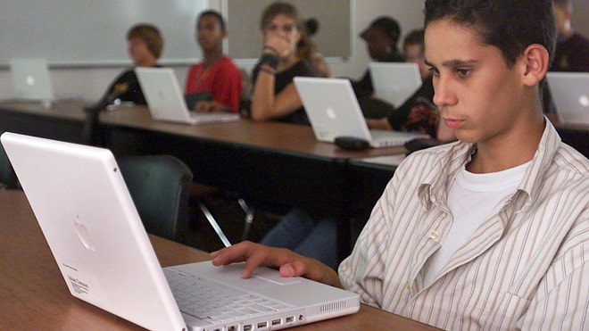 Laptop losers: Tech actually hindering kids in classrooms | Fox News