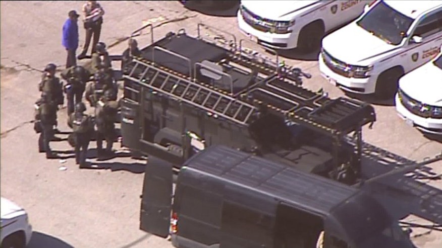 St. Louis man shoots US Marshal, prompting standoff with police, SWAT ...
