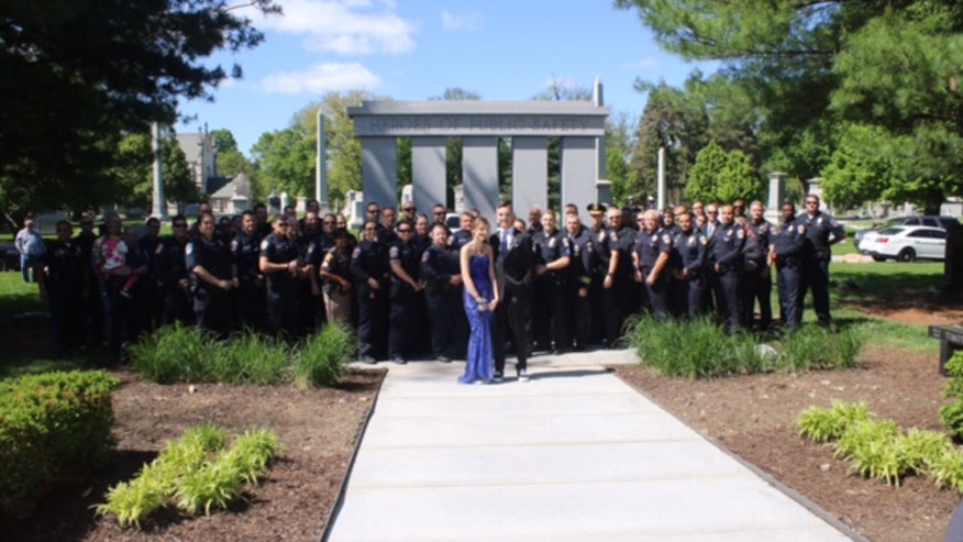 Daughter of cop killed in line of duty gets prom surprise | Fox News