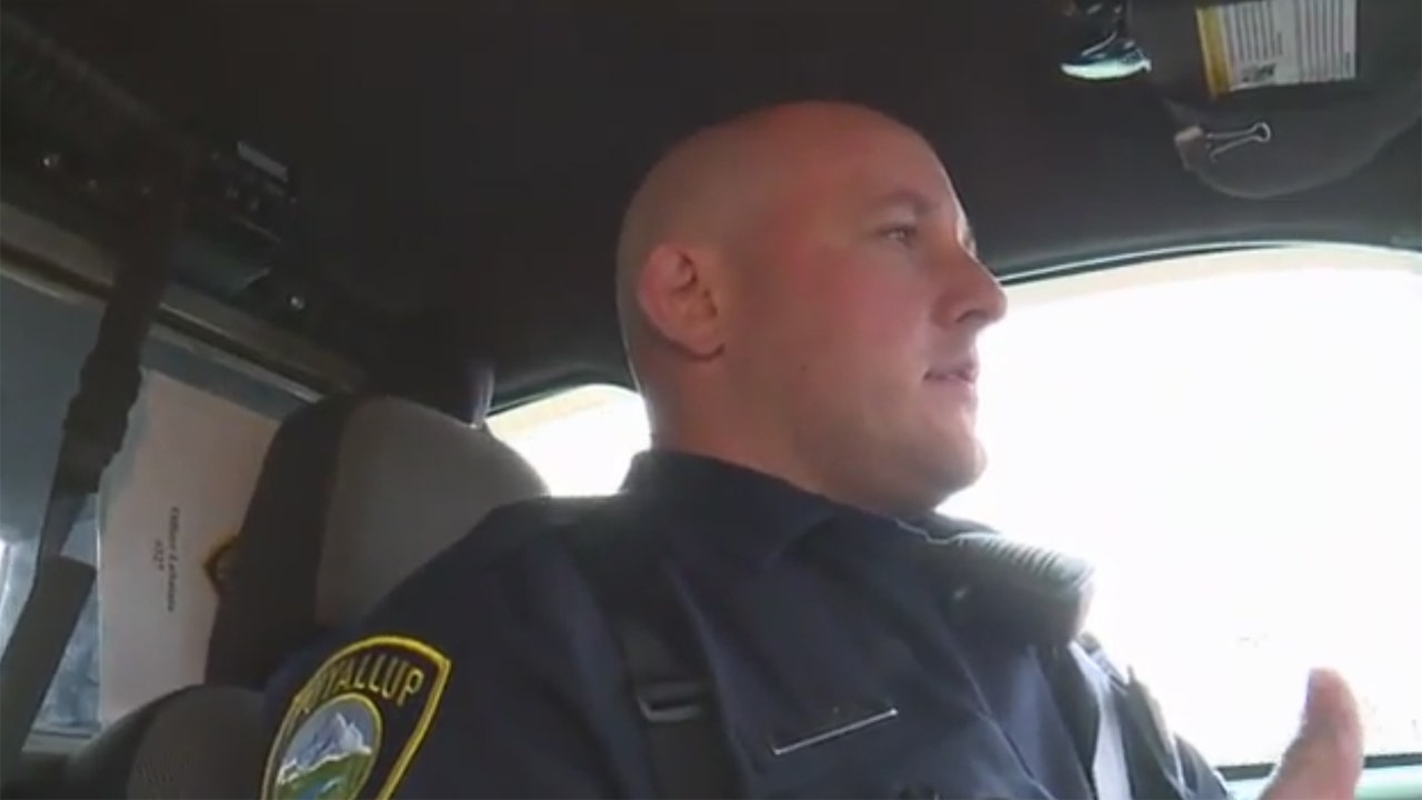 Washington teacher changes career after 10 years to become police ...