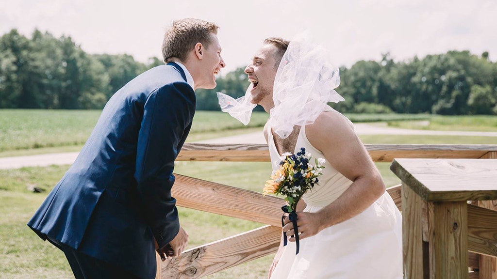 Indiana bride surprises groom with hilarious first look photos: 'He ...