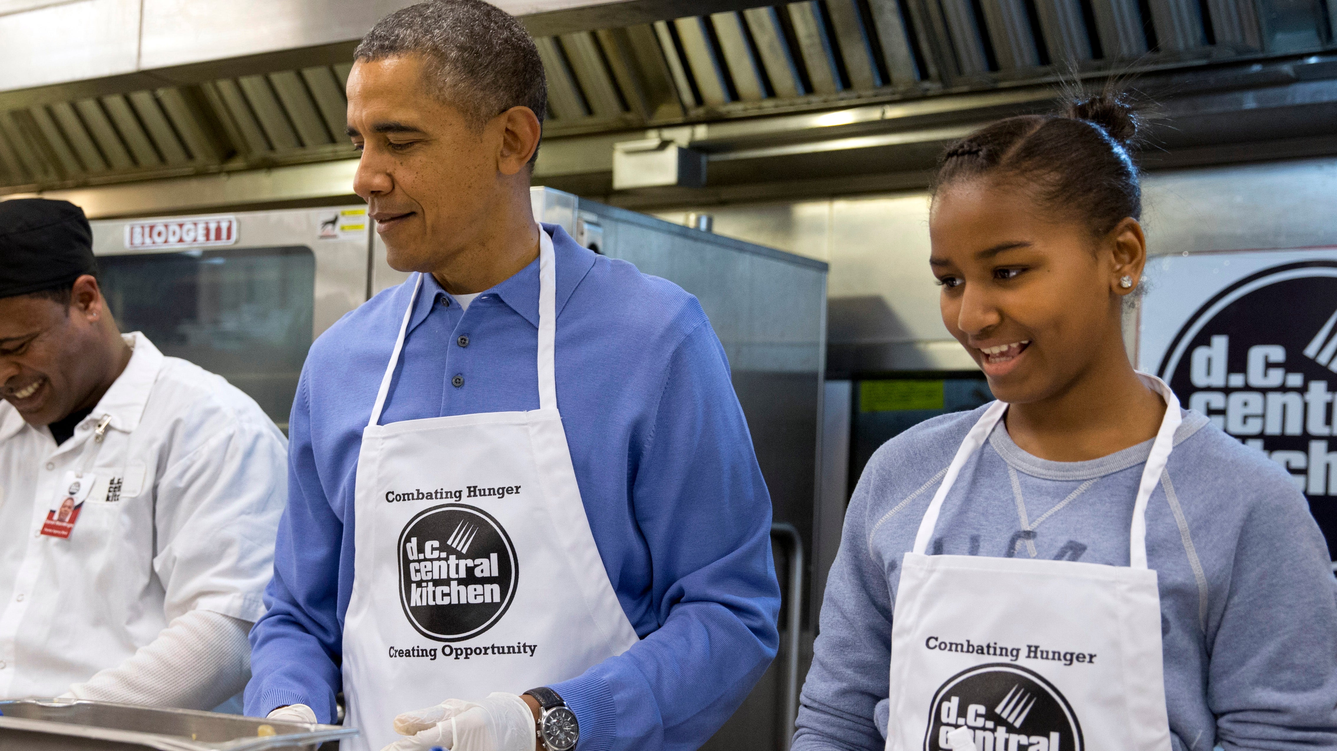 Obama celebrates MLK holiday, visits soup kitchen | Fox News