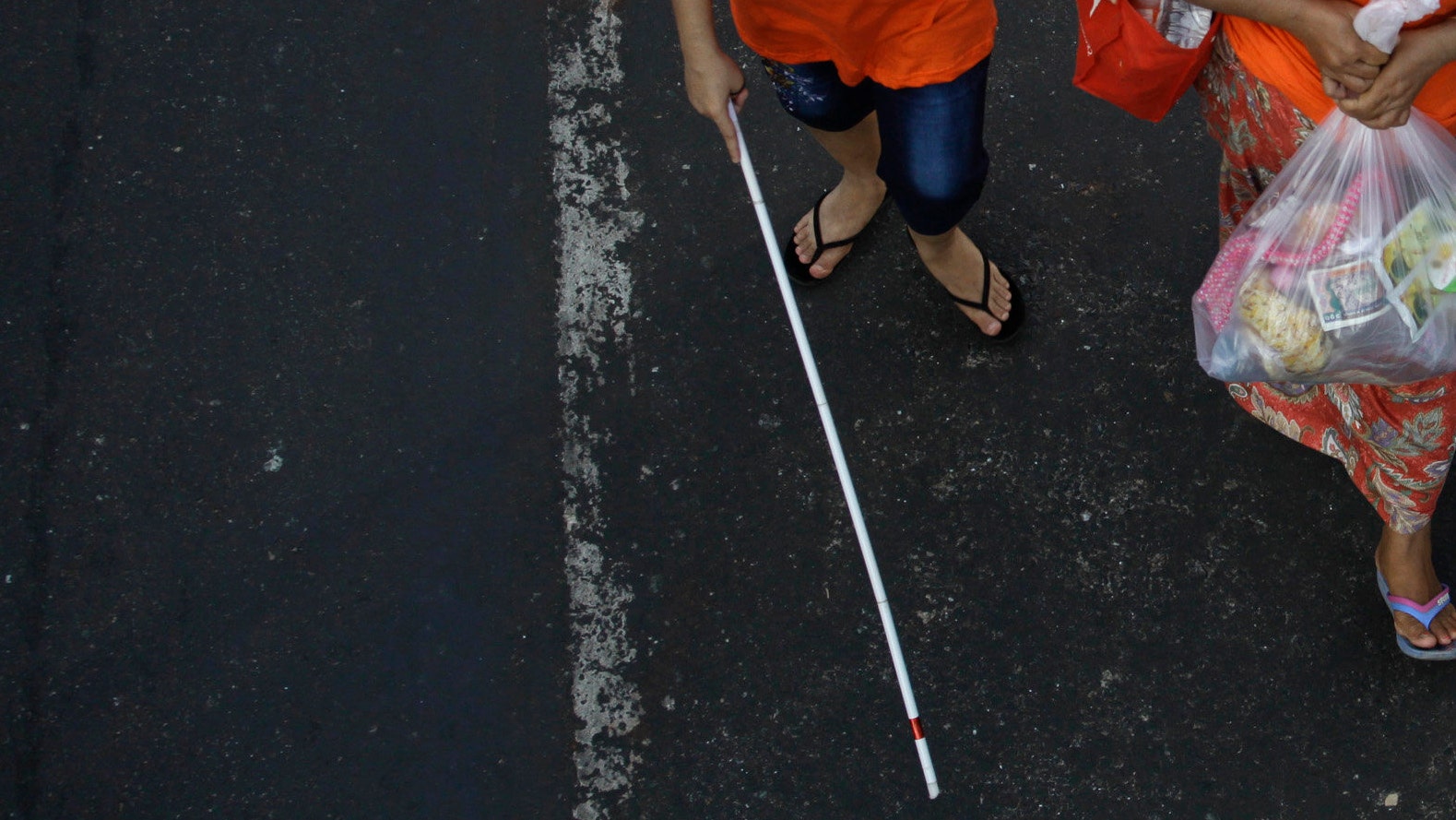 UK students develop a 'facial recognition' cane for the blind, visually ...