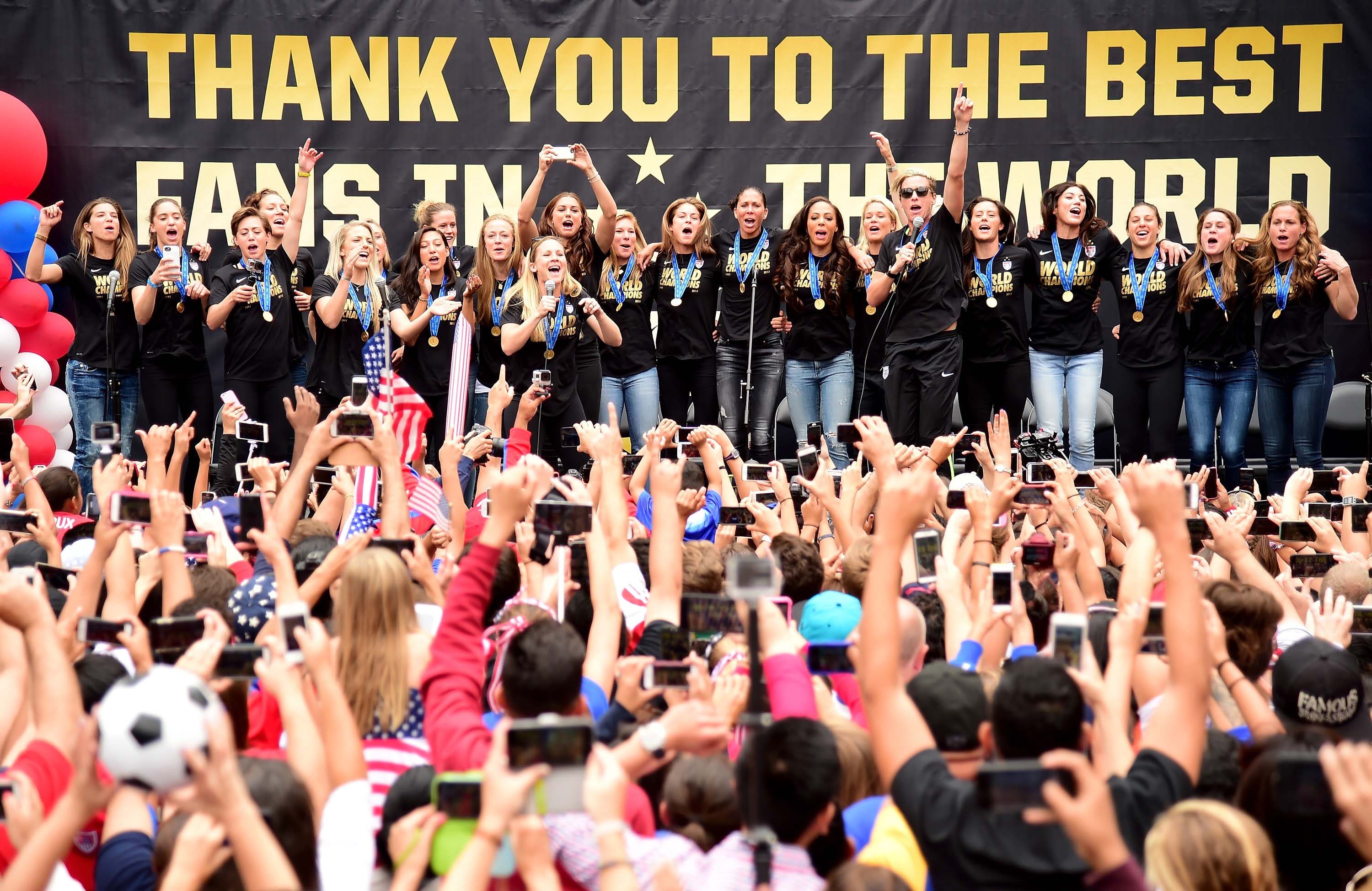 U.S. Women's World Cup gets heroes welcome in L.A.