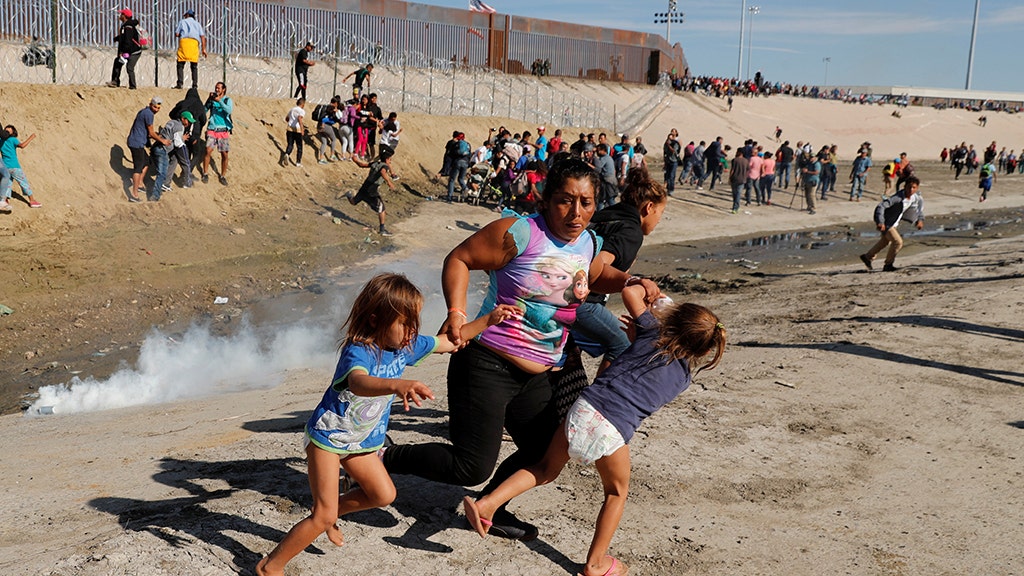 Hundreds of migrants try rushing toward California port of entry, as ...