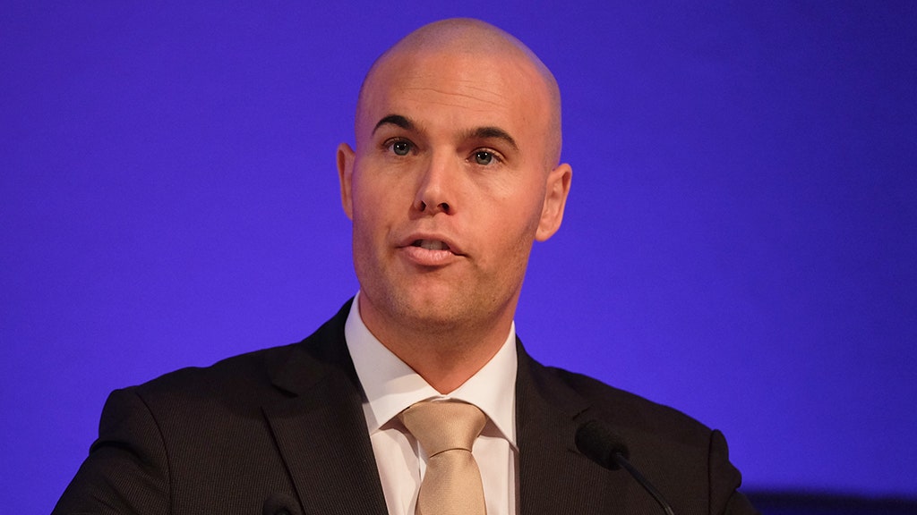 Dutch politician, once a Muslim critic, announces conversion to Islam ...