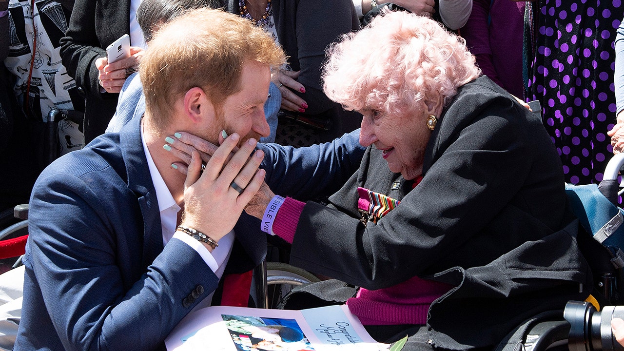 Prince Harry superfan Daphne Dunne dead at 99, reports say | Fox News