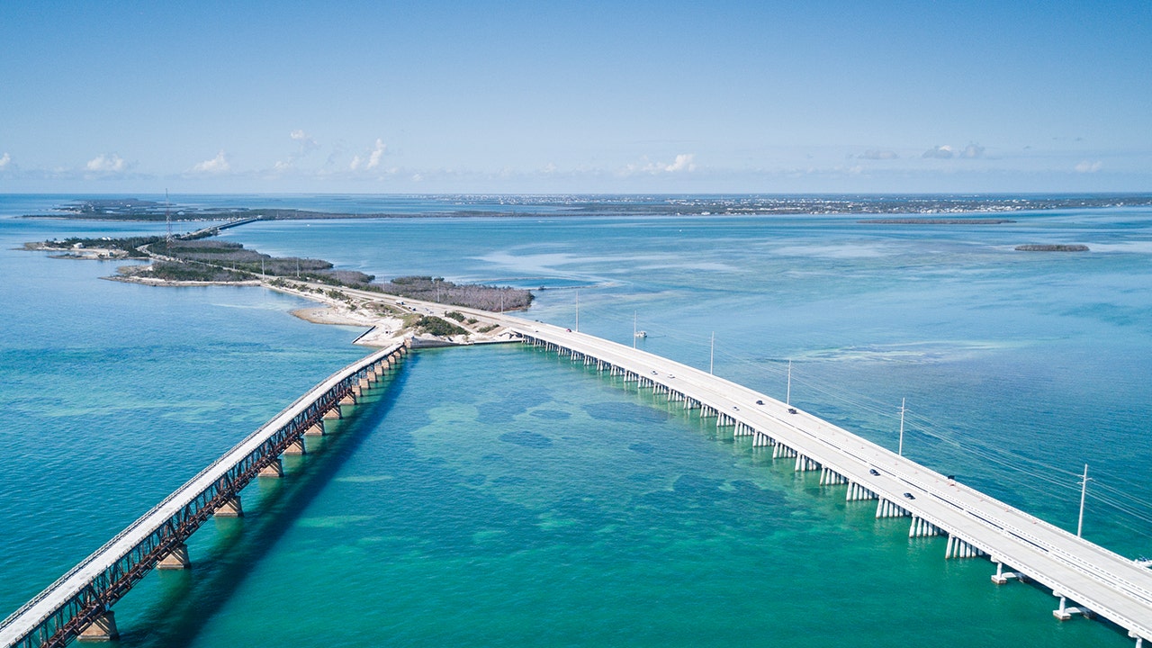Florida Keys briefly without power after sailboat hits power line ...