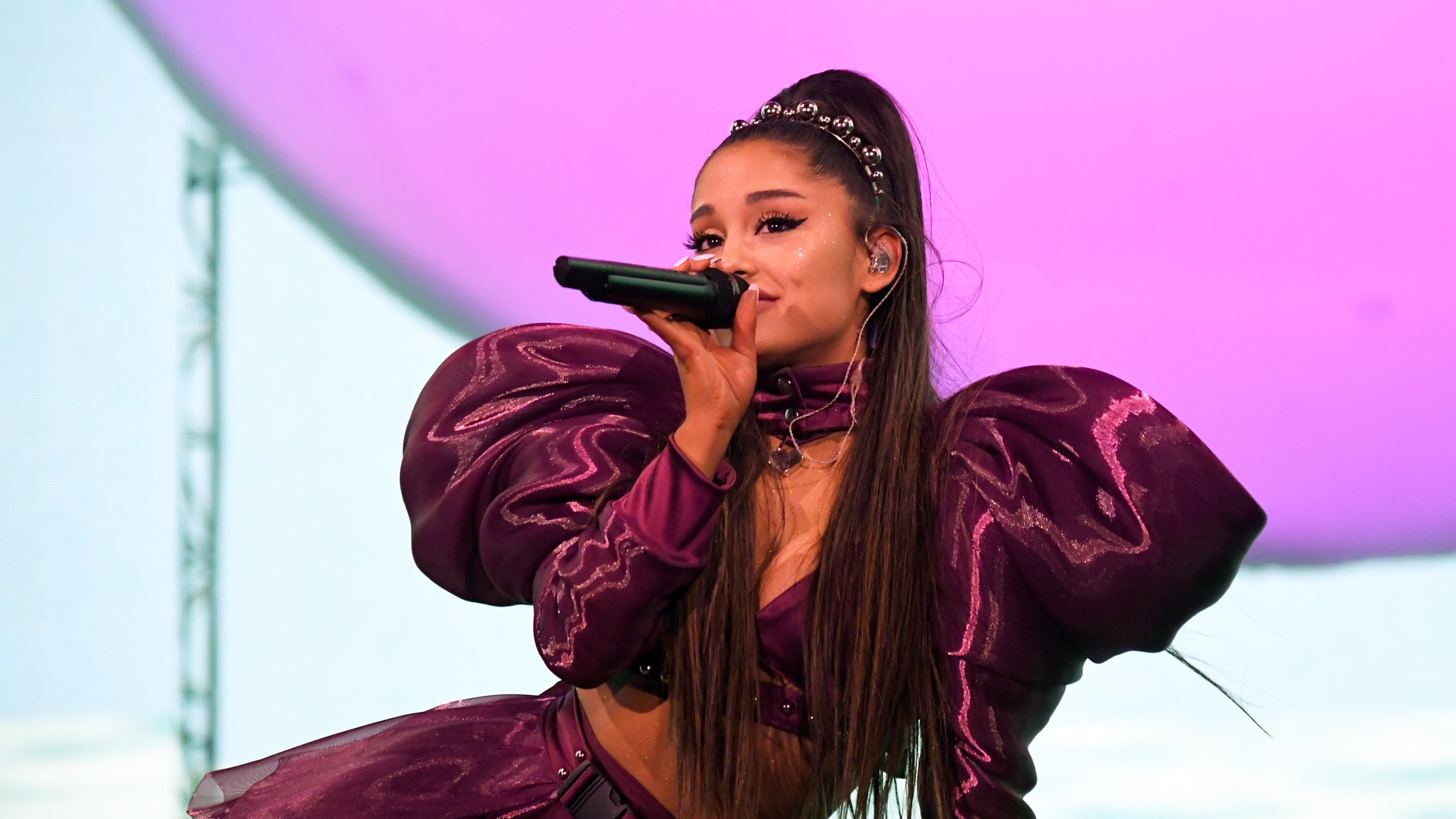 Ariana Grande Gets Pelted With A Lemon During Coachella Set Fox News