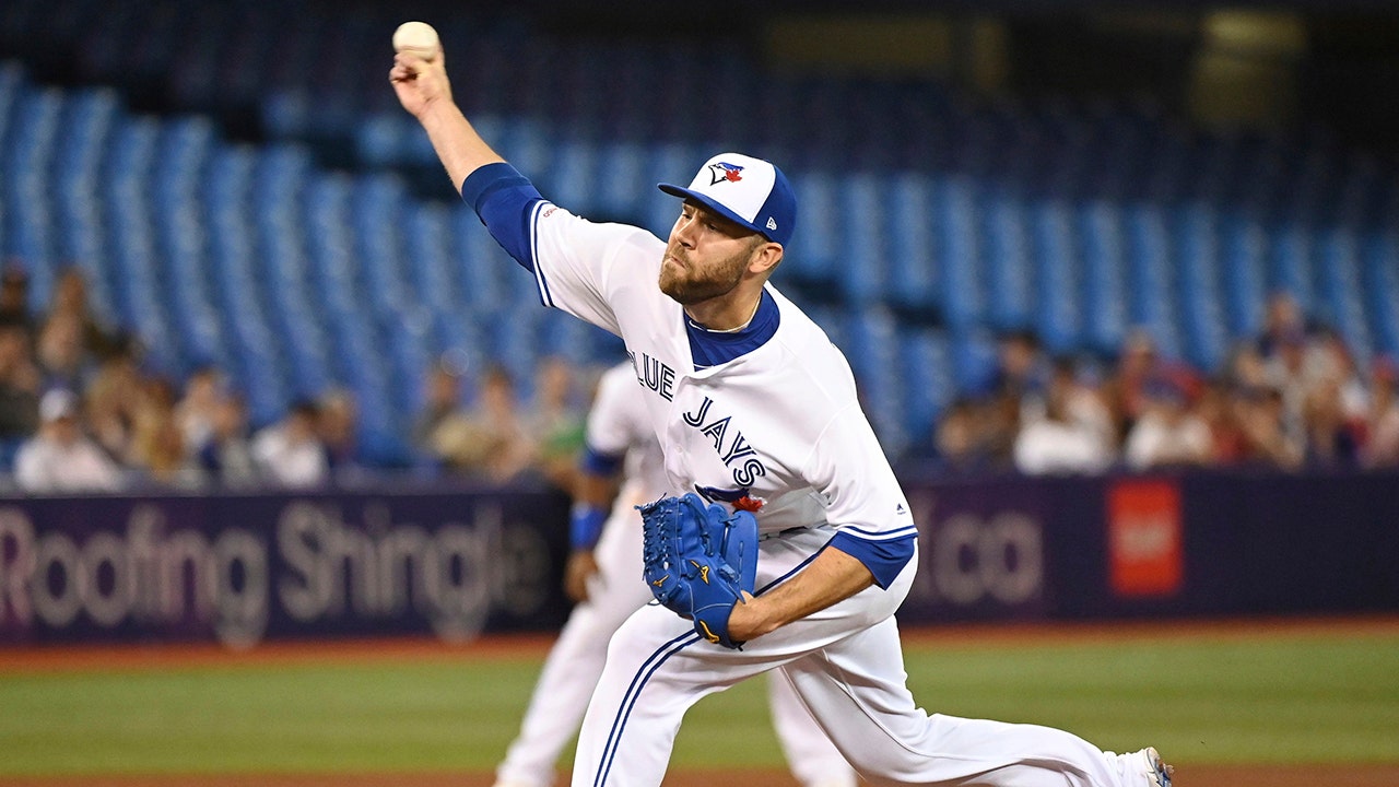 David Phelps acquired by Cubs in deal with Blue Jays | Fox News