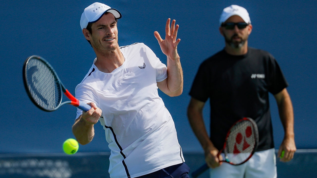 He's back: Andy Murray returns to singles with healing hip | Fox News