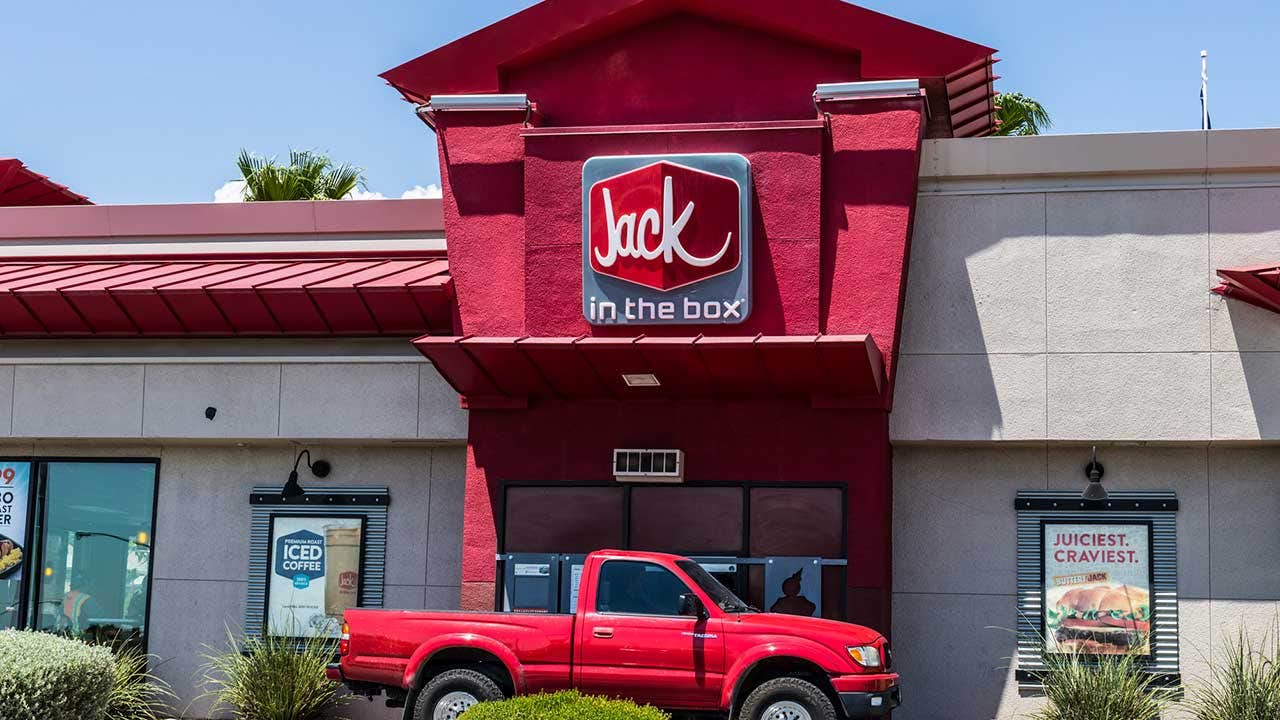 Jack In The Box Fires Employee Who Was Filmed Refusing Service To Deaf 