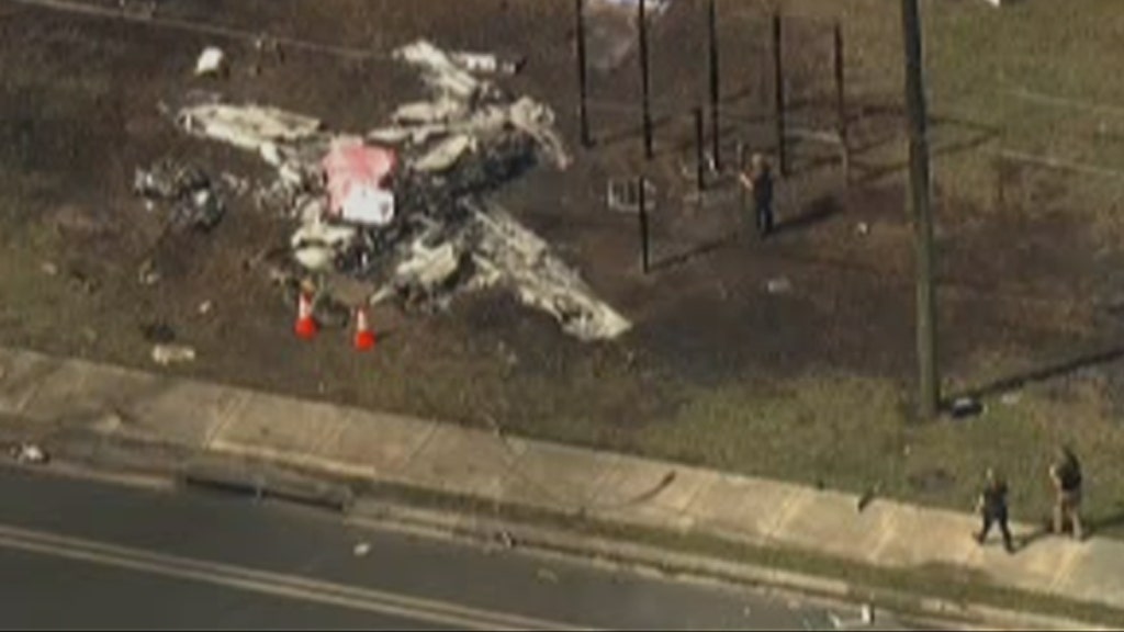 Two Dead After Small Plane Crashes Into SUV In Florida Police Two Dead After Small Plane Crashes Into SUV In Florida Police