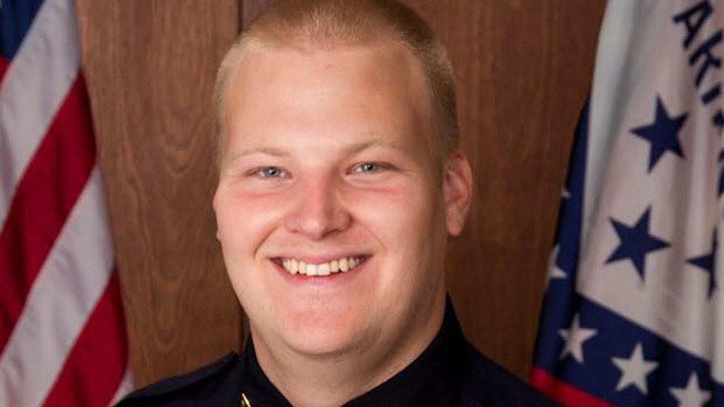 Arkansas police officer 'ambushed and executed' in fatal shooting ...