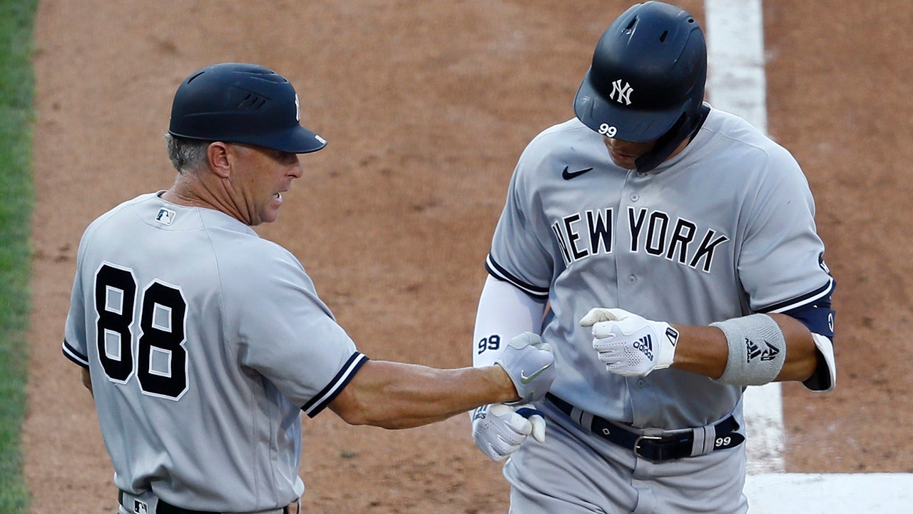 Yankees' Phil Nevin tossed after arguing with umpire Angel Hernandez ...