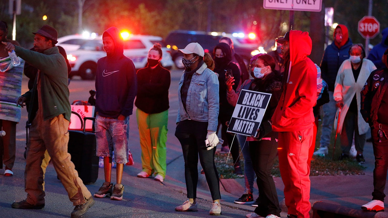 Columbus shooting: Protesters gather at police headquarters after teen ...
