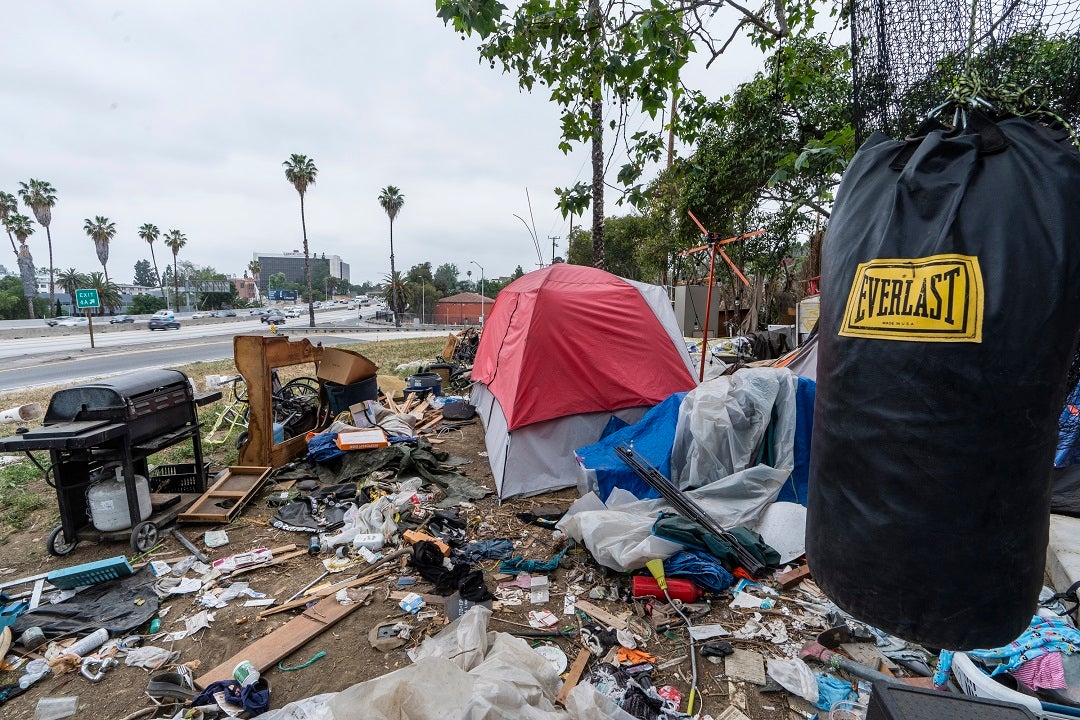 Los Angeles residents oppose plan to move homeless to beaches, parks ...