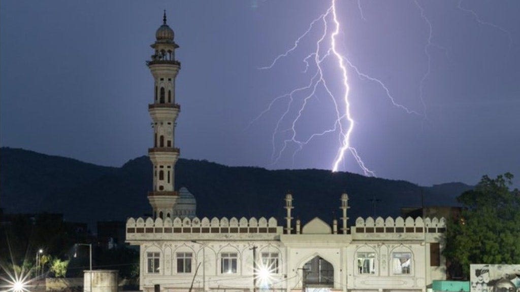 Lightning strike in India kills 18 people taking selfies at 12th ...