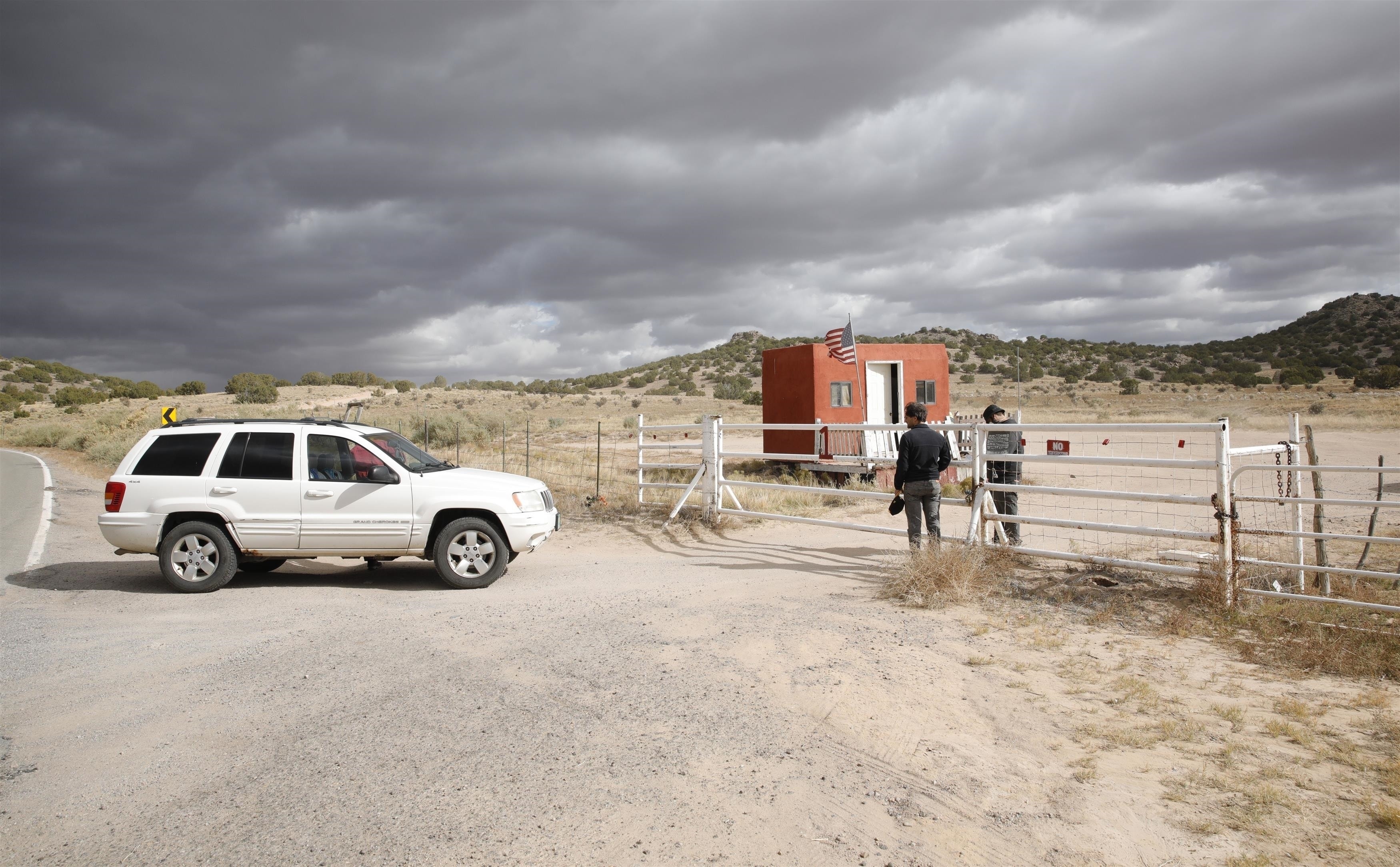 Alec Baldwin 'Rust' movie shooting: Authorities recovered revolvers and ...