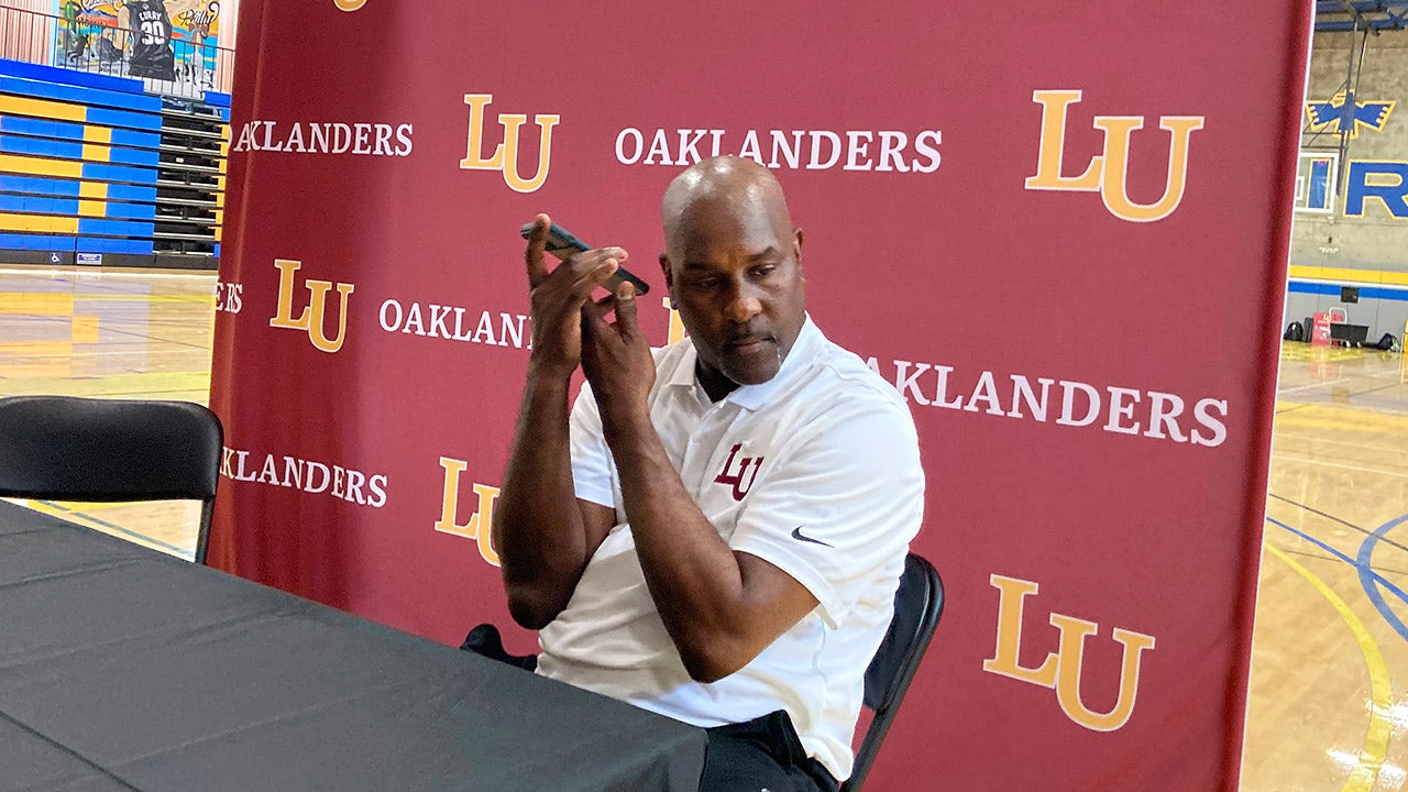 Hall of Famer Payton looks to make mark as college coach | Fox News