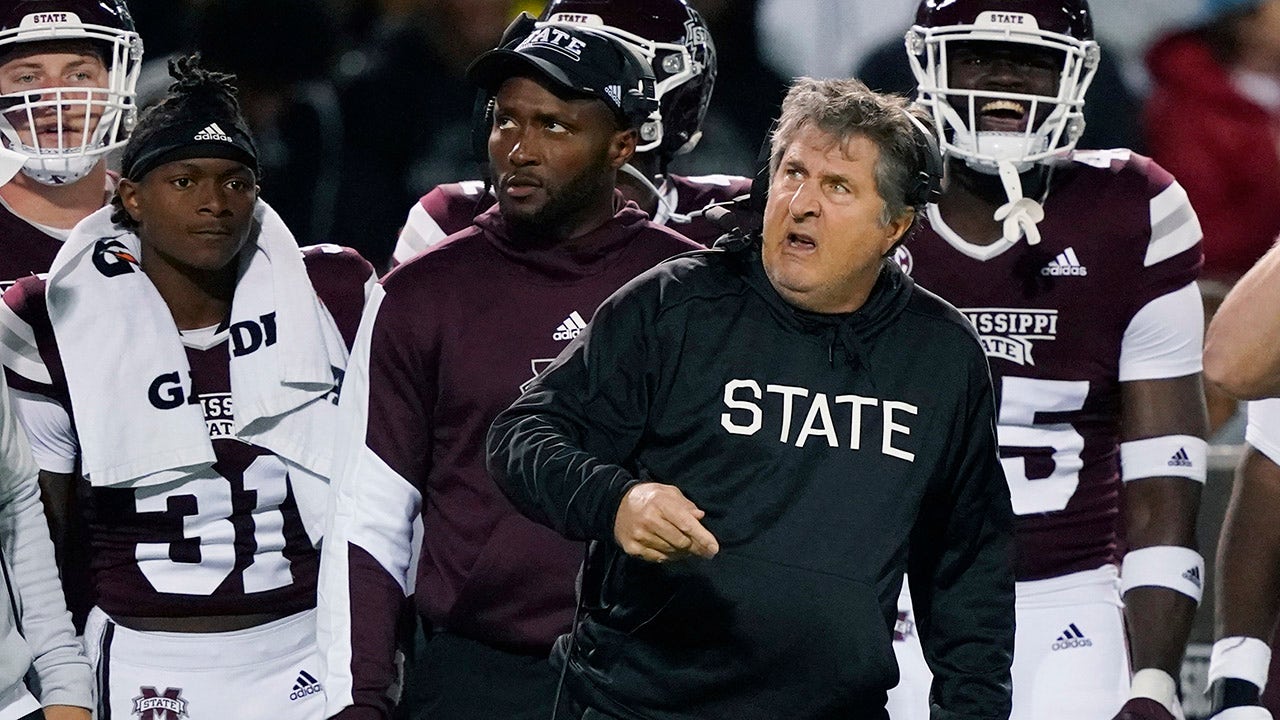 Get your Halloween candy tips from Mississippi State coach Mike Leach ...