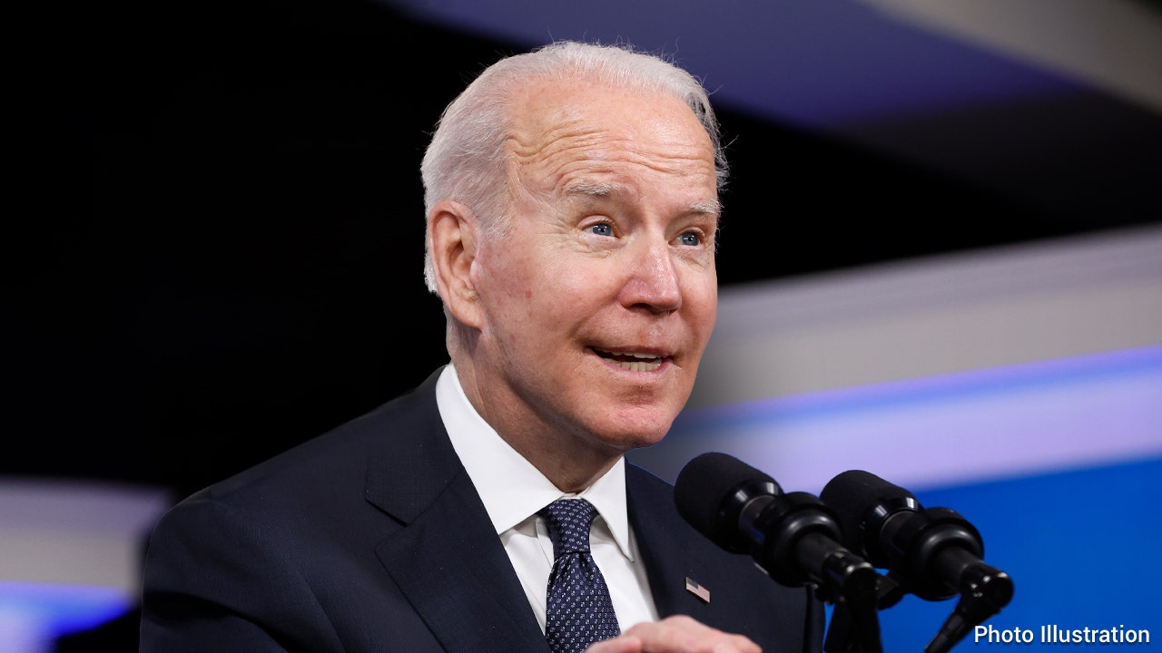 Montage: Biden praises reporters as 'bright as hell,' 'the smartest ...
