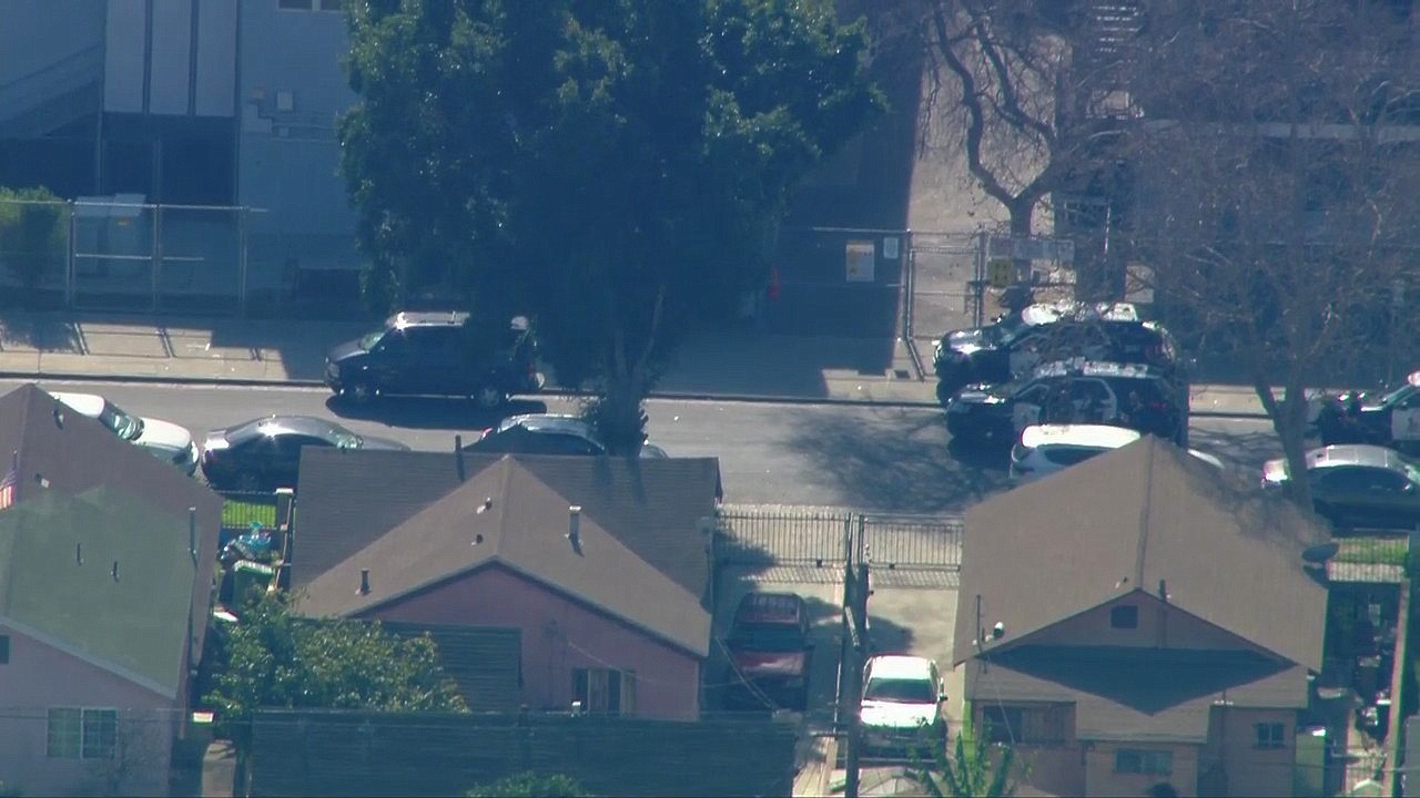 Los Angeles police pursuit of stolen vehicle prompts school lockdown ...