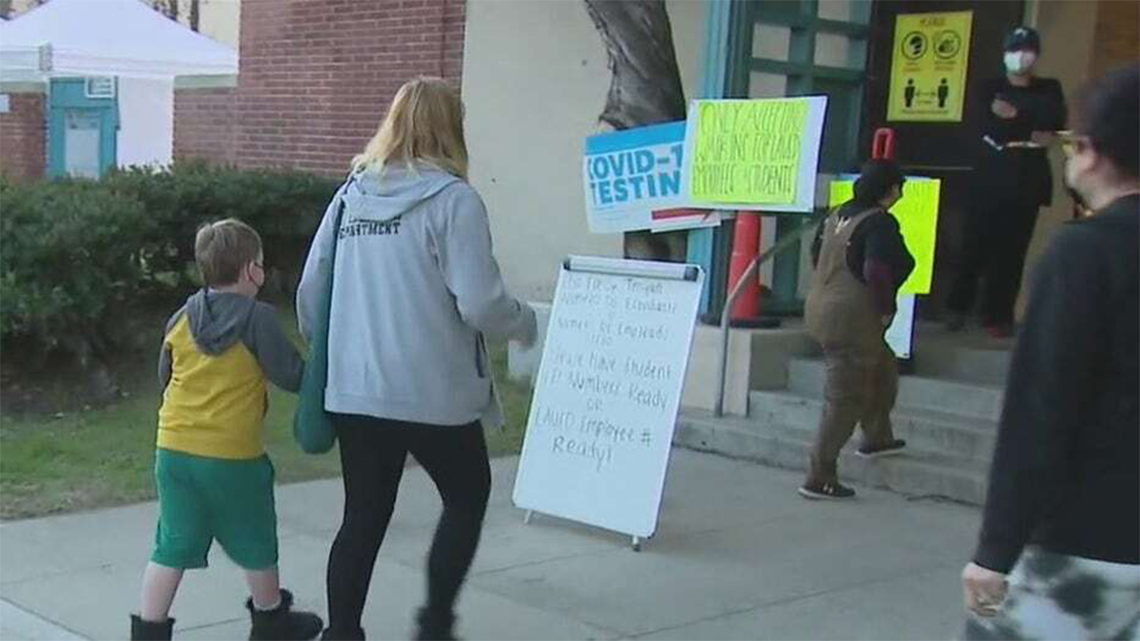 Los Angeles students must wear non-fabric COVID masks at all times ...