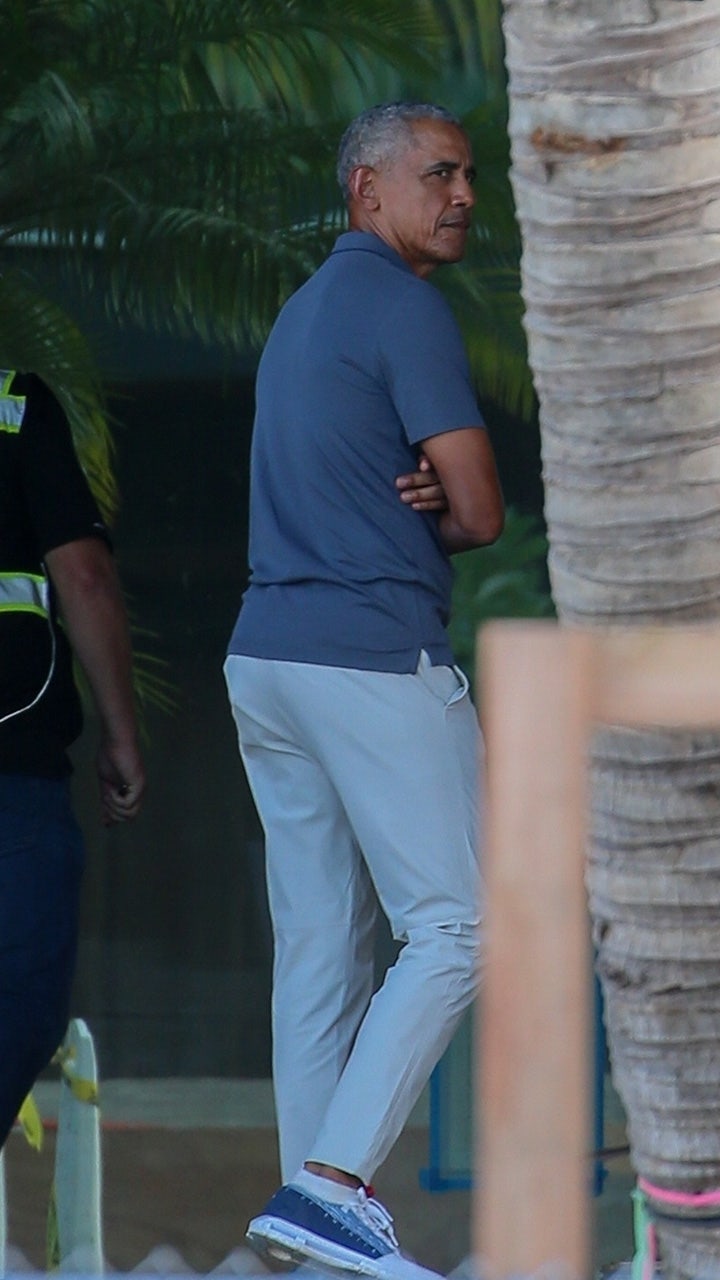 Obama spotted maskless, surrounded by masked construction workers at ...