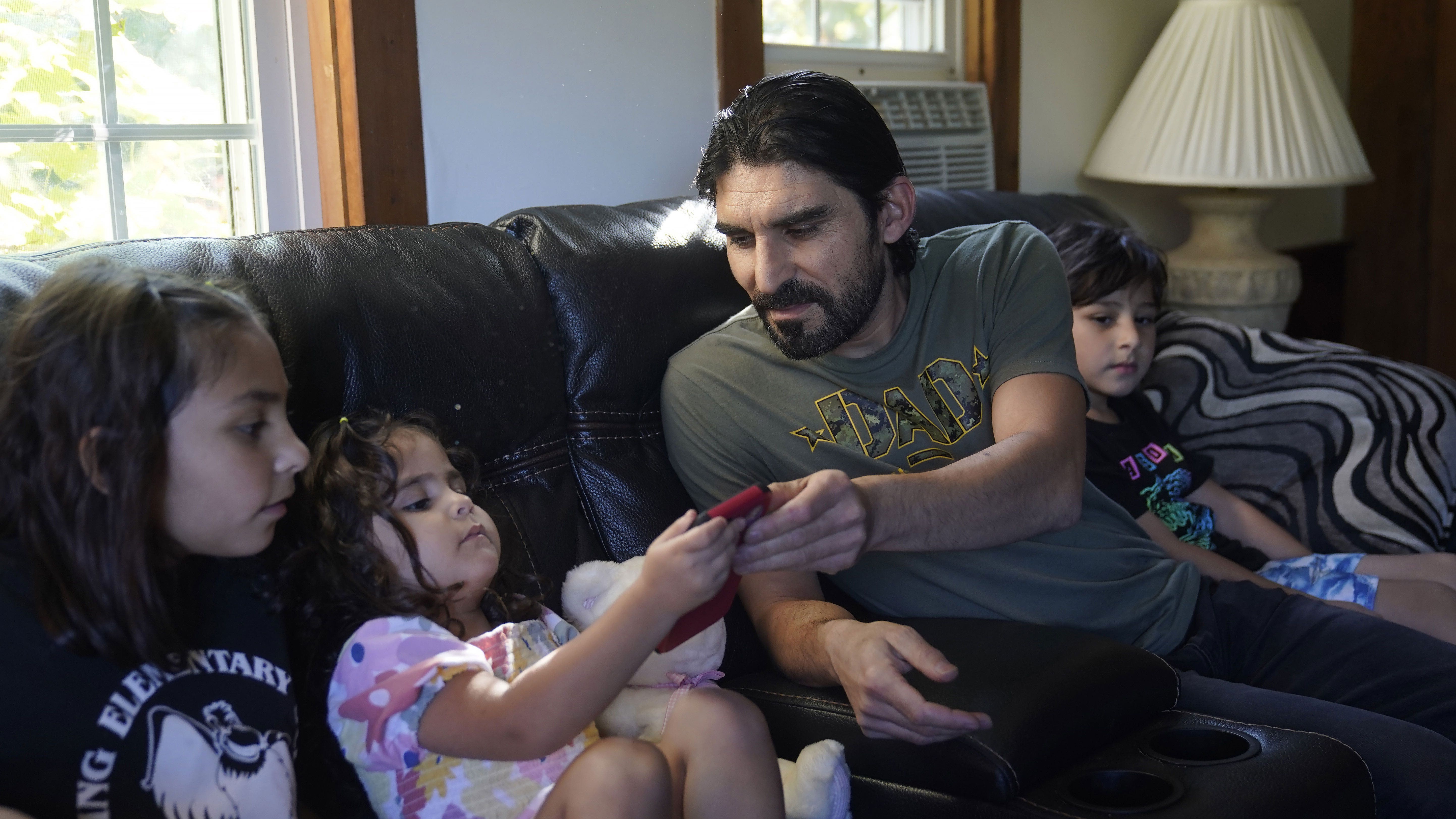 New model to enlist regular Americans to resettle refugees | Fox News