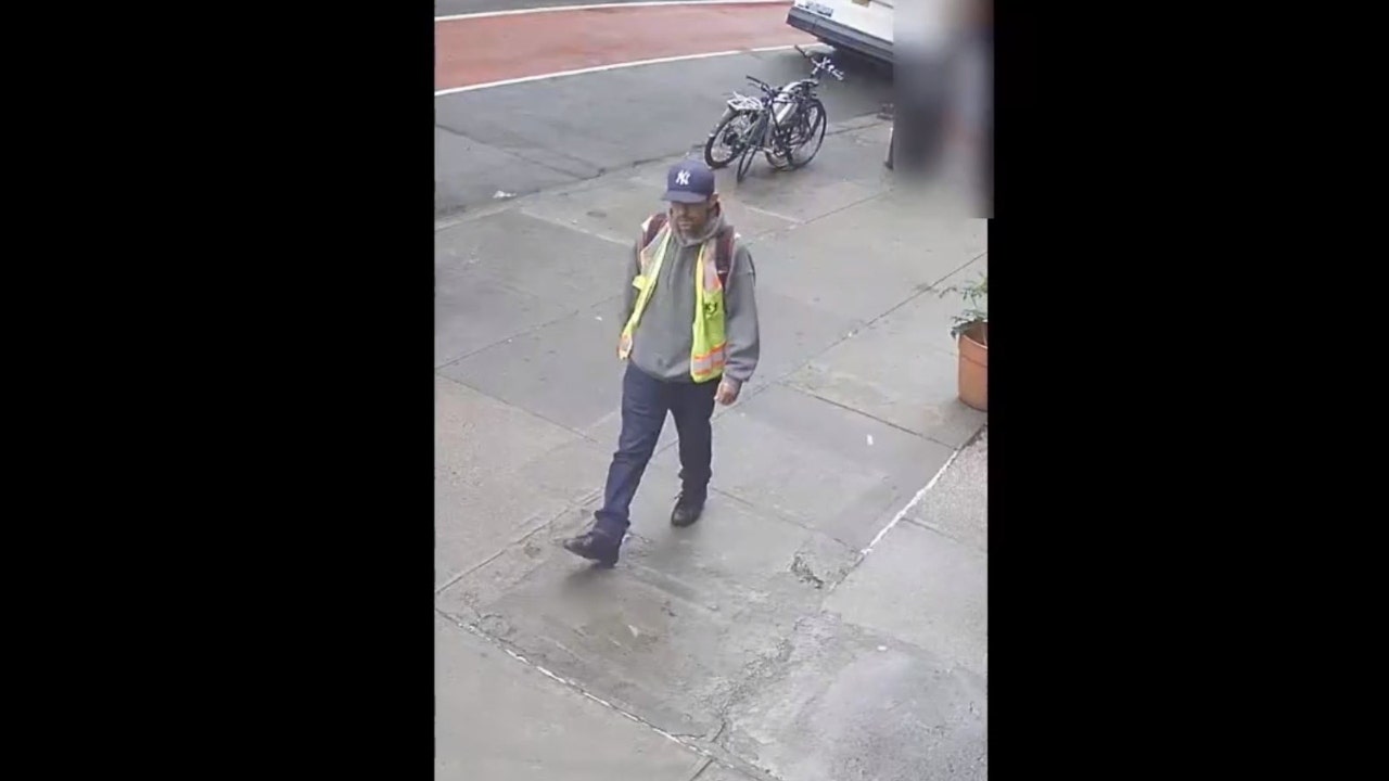 Nyc Police Looking For Man Who Robbed Home Depot With Syringe Fox News