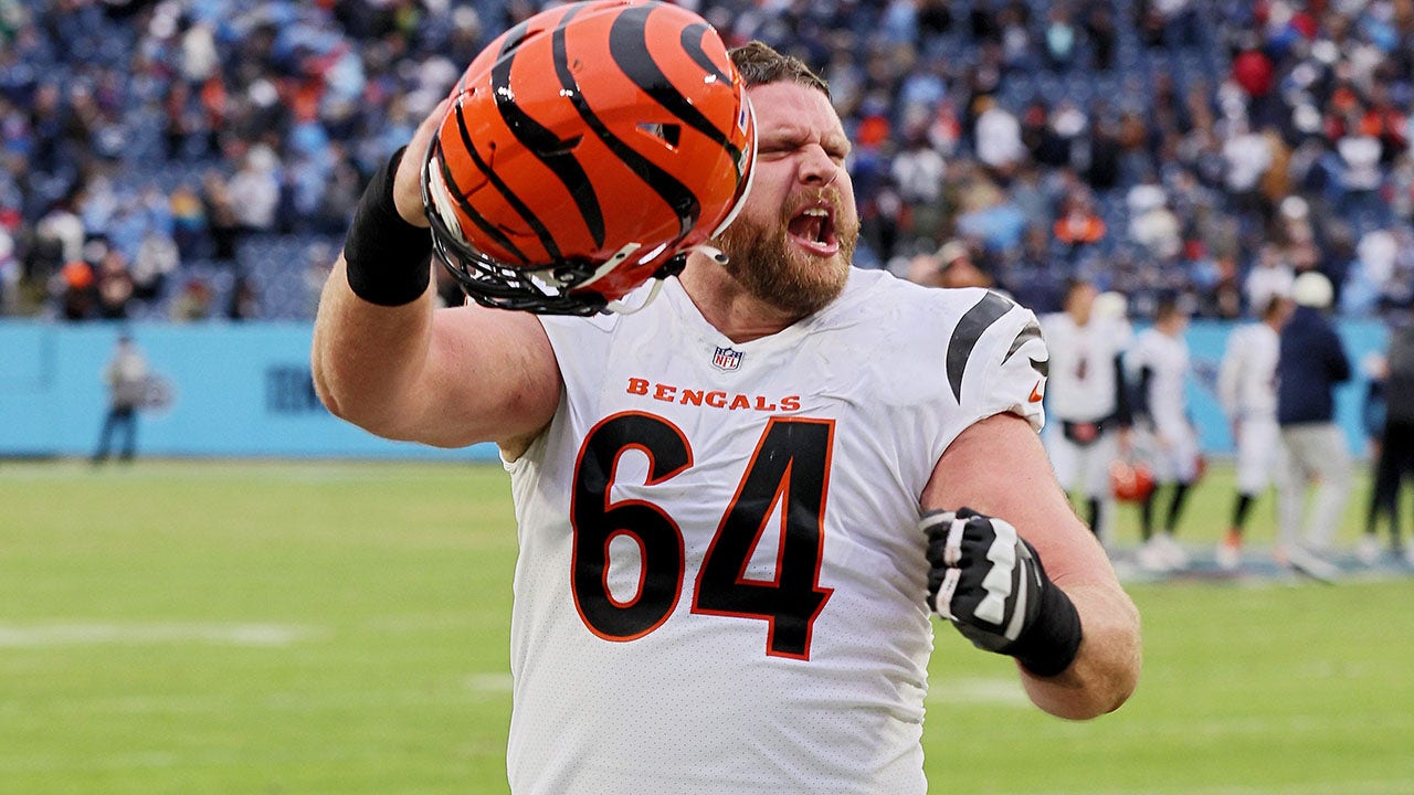 Bengals Ted Karras Curses Off Titans Fans After Win Right Up Yours Bengals Ted Karras Curses Off Titans Fans After Win Right Up Yours