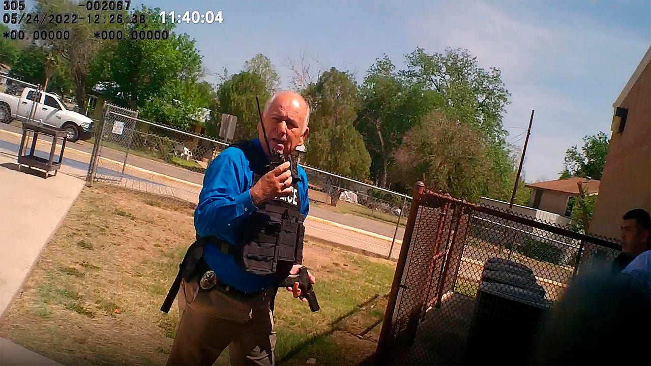 Acting Uvalde police chief during Robb Elementary massacre retires ...