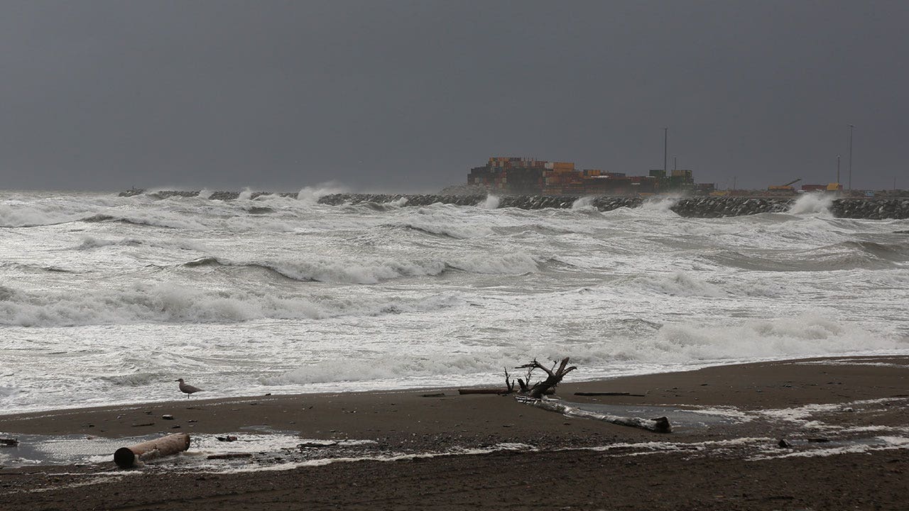 Alaska region sees record December heat, beating temperatures from late ...